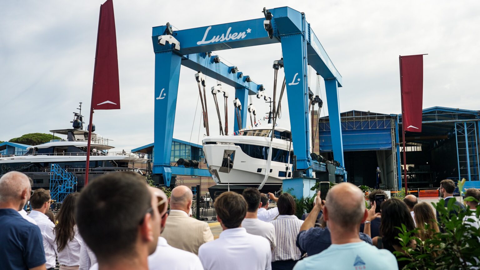 Azimut vara il primo Grande 30M - Salone Nautico Genova: 18 - 23 ...