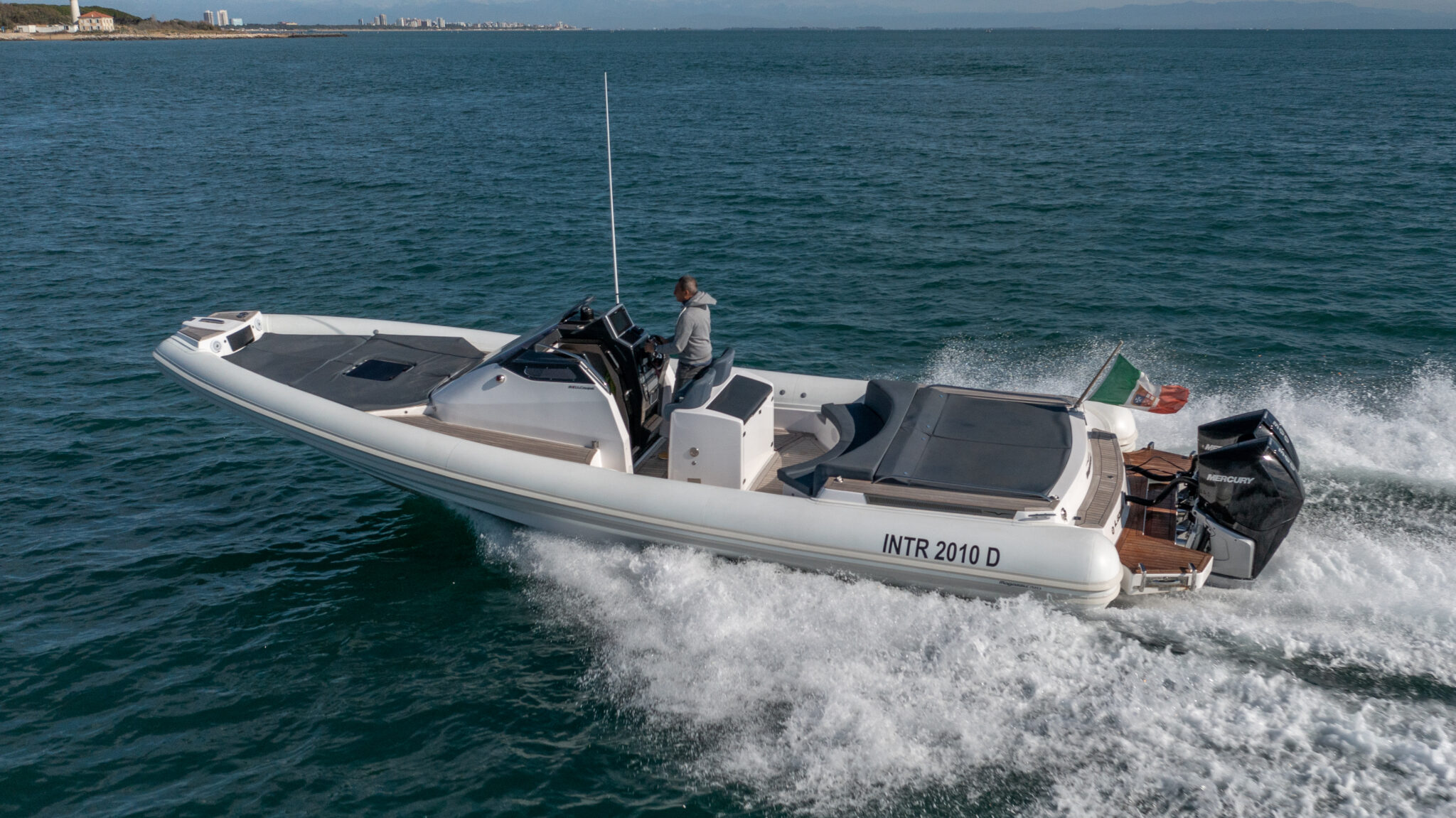 Nuova motorizzazione FB per l’MX-11 Coupé, best seller di Cantiere ...