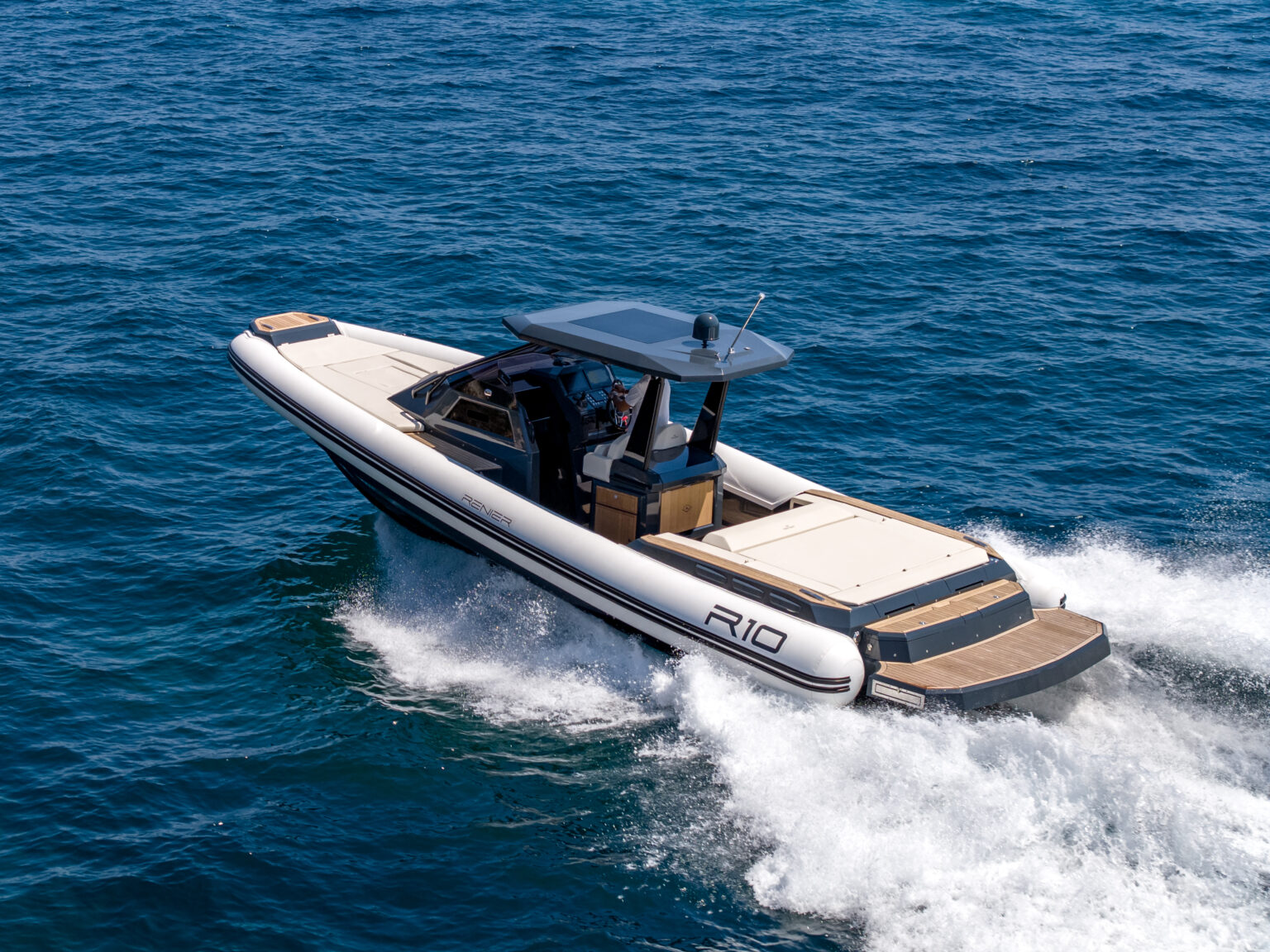 Renier completes its Cabin series with the new R10 Cabin Tourer EFB ...