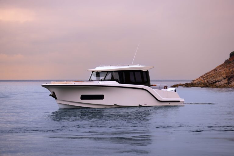 Wayfinder 38, il sofisticato e modulare walkaround di Aiata - Salone ...