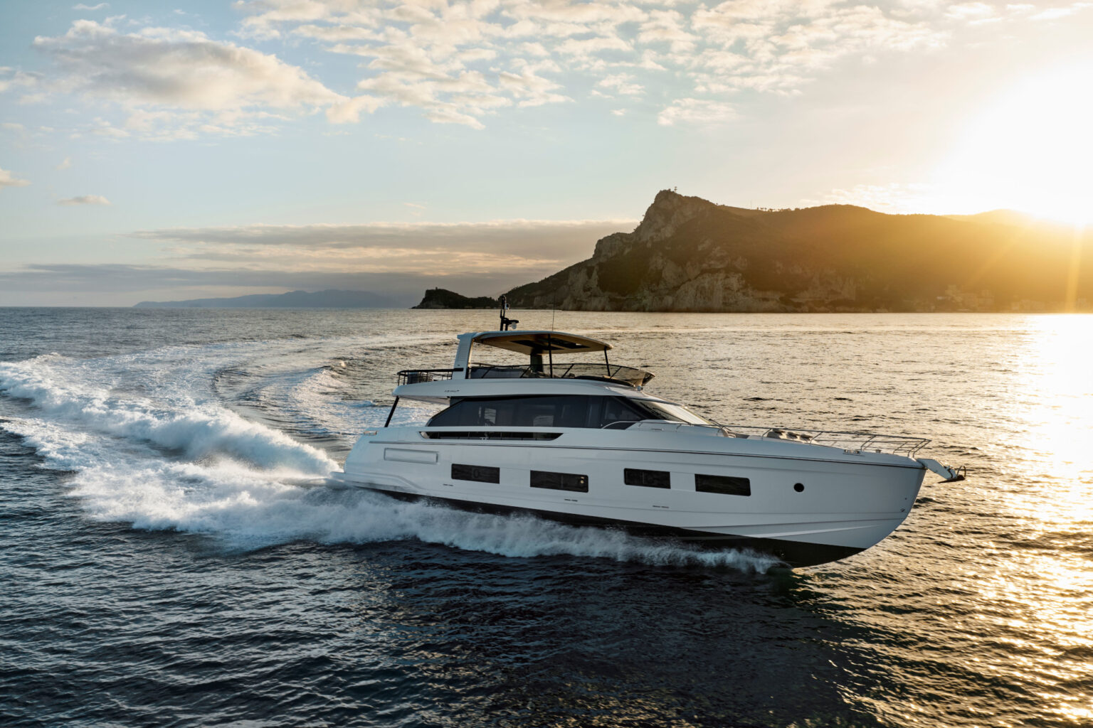 Azimut|Benetti con WATCHIT Eye per la sicurezza in mare - Salone ...